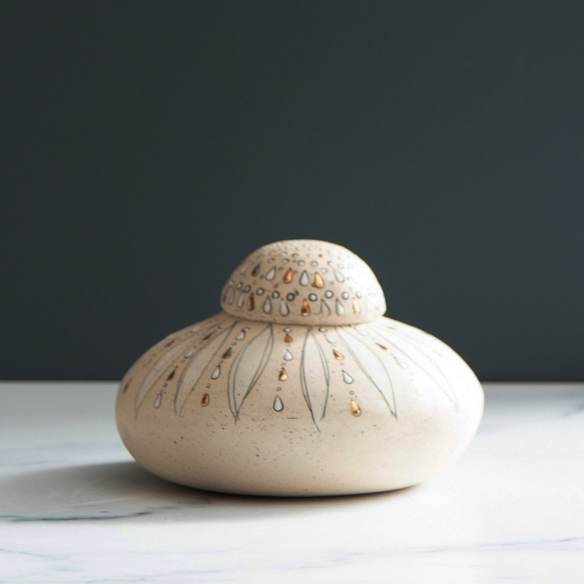Droplet Shallow Urn